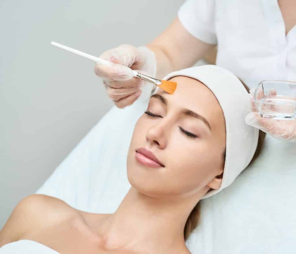 Peeling Du Visage Soin De La Peau Scéance Et Tarifs Face Clinic