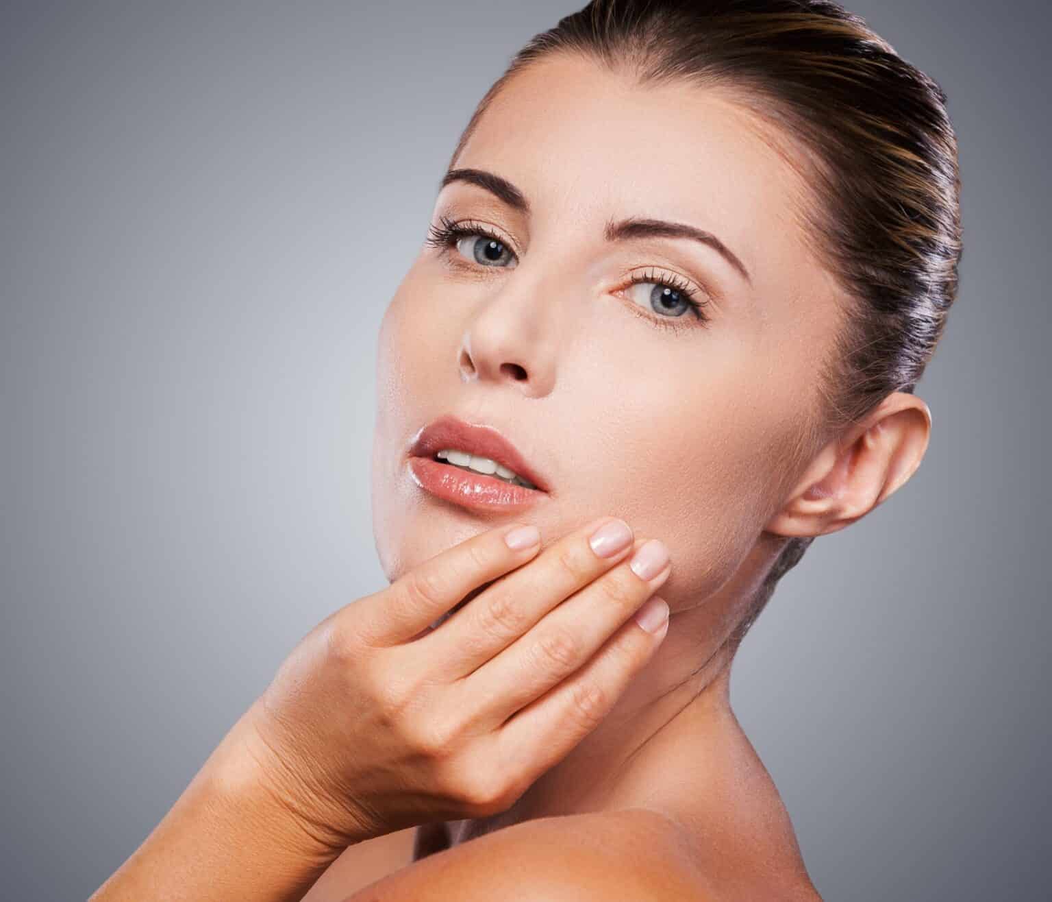 Lifting cervico faciale : traitement et tarifs | Face Clinic Genève